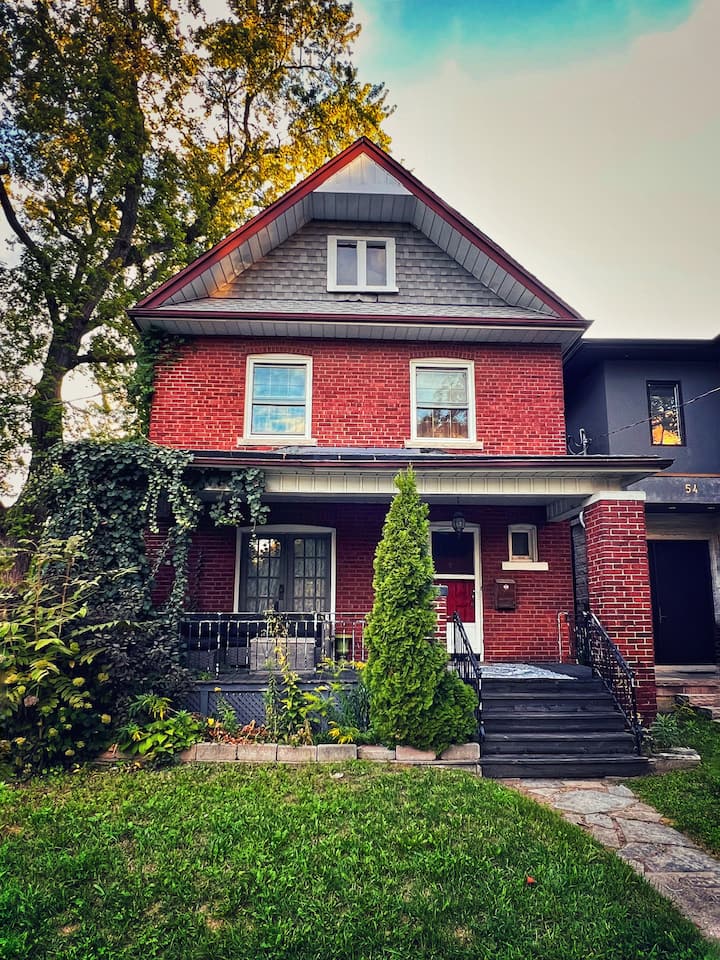 Nice Home In A Quiet Neighbourhood, Close To Ttc. - Toronto