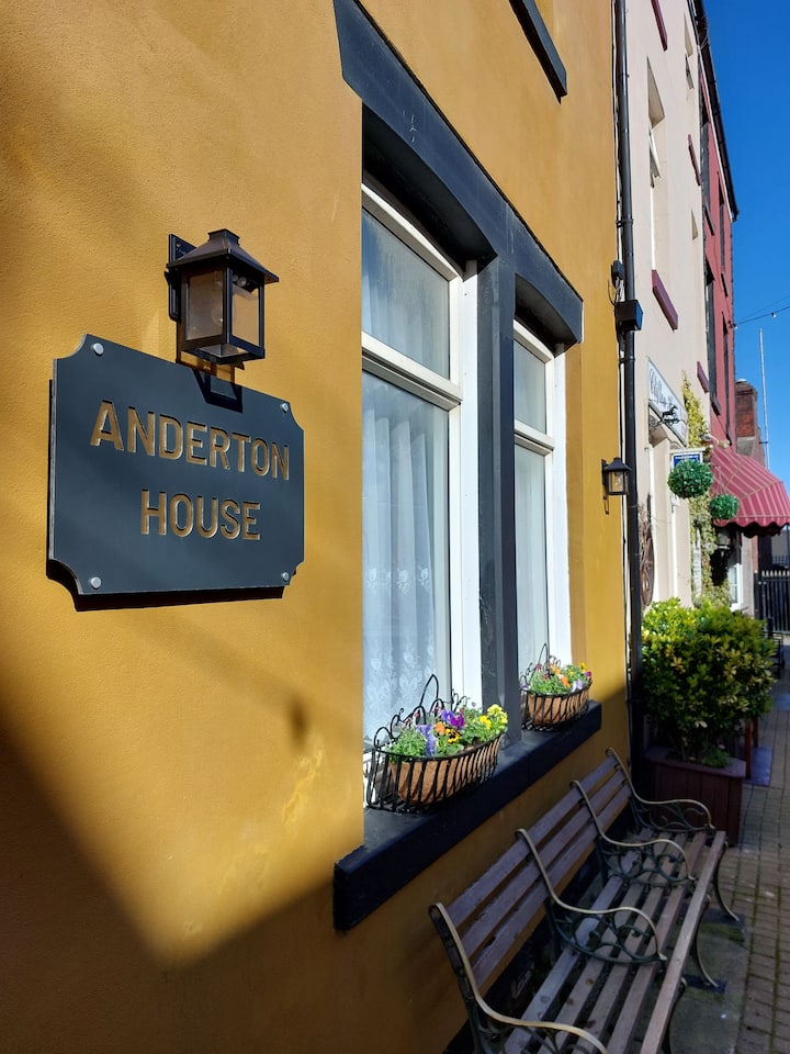 Anderton House
Large Family Holiday Home - Blackpool