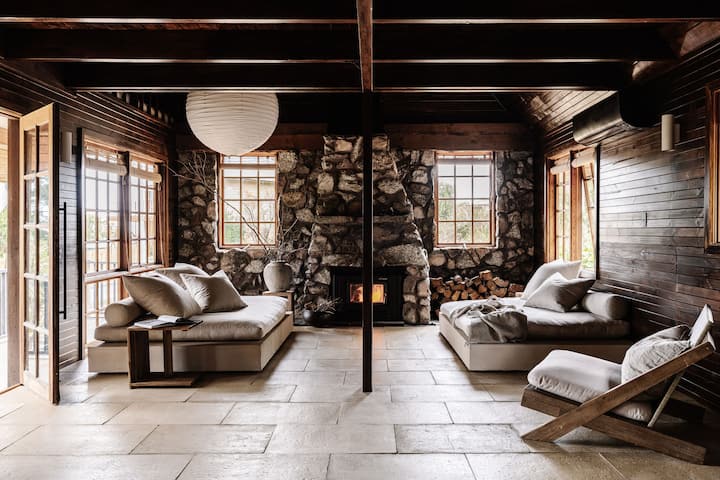Sabi - Award Winning Designer Cabin - Binalong Bay