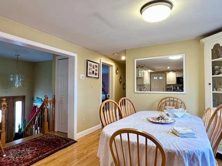 The Little Pond House: 2 Bedrooms Private Entrance - Barnstable, MA
