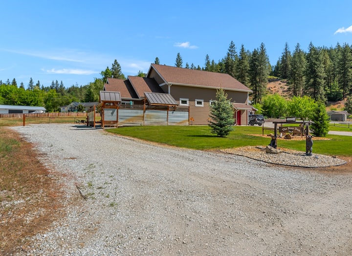 Cozy Cabin Retreat Just Outside Leavenworth - State of Washington