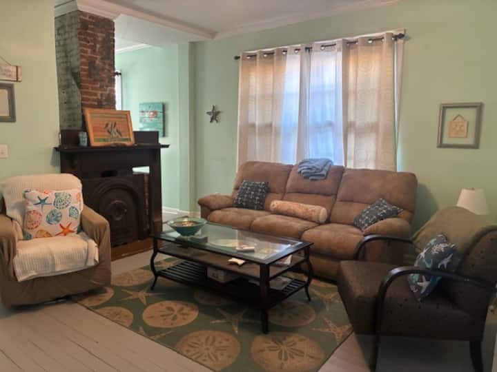 Pet-friendly Beach Cottage Close To Downtown - Wilmington, NC