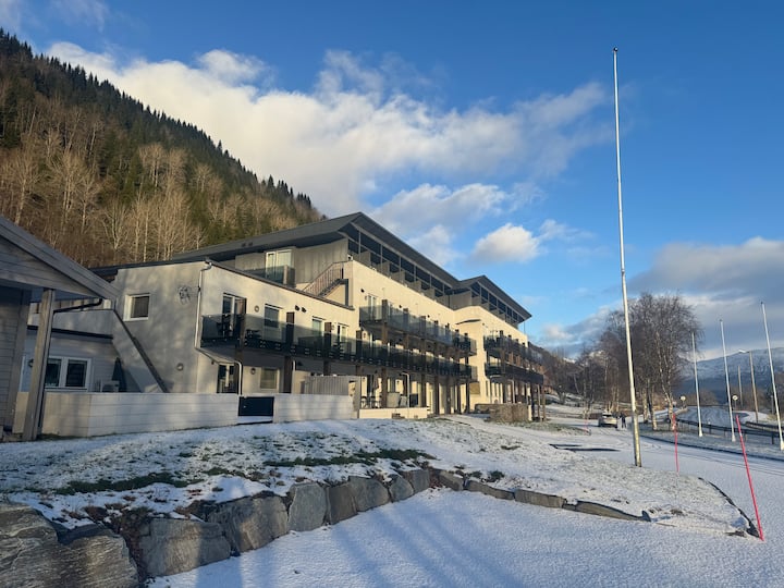Pool, Sauna & Lake! Oppheim Resort - Gudvangen