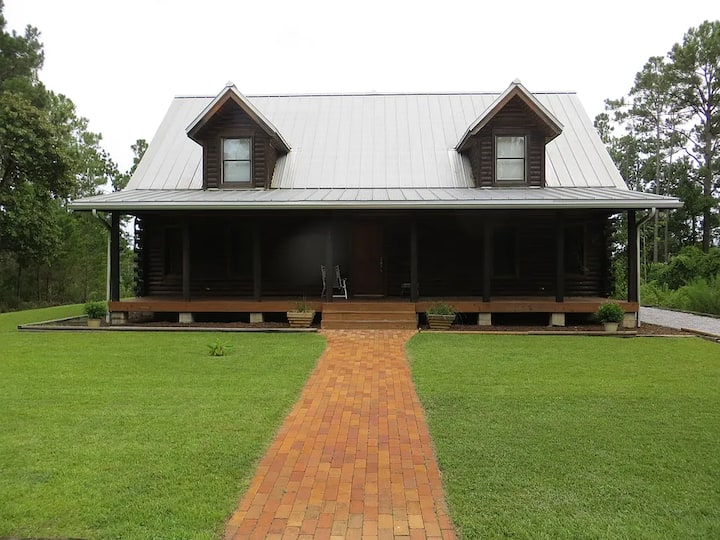 Real Log Cabin Only 2 Miles From Navarre Beach! - Navarre, FL