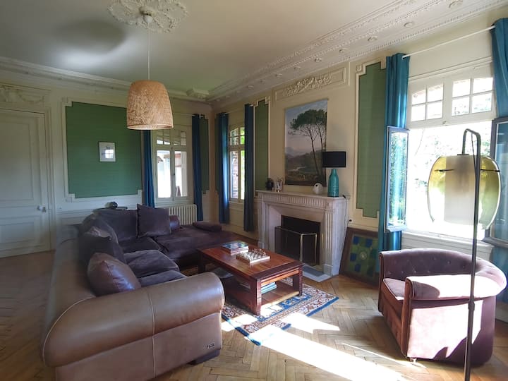 Manoir Normand Du 19ème Siècle - Bernay