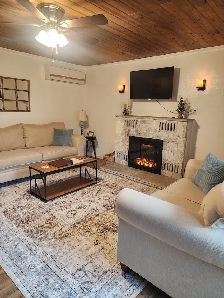 Cottage On Bear Creek - Yosemite National Park, CA