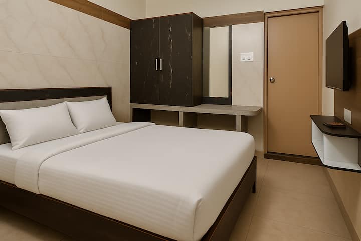 Deluxe 1bhk Service Apartment Near Kmch & Airport - Coimbatore