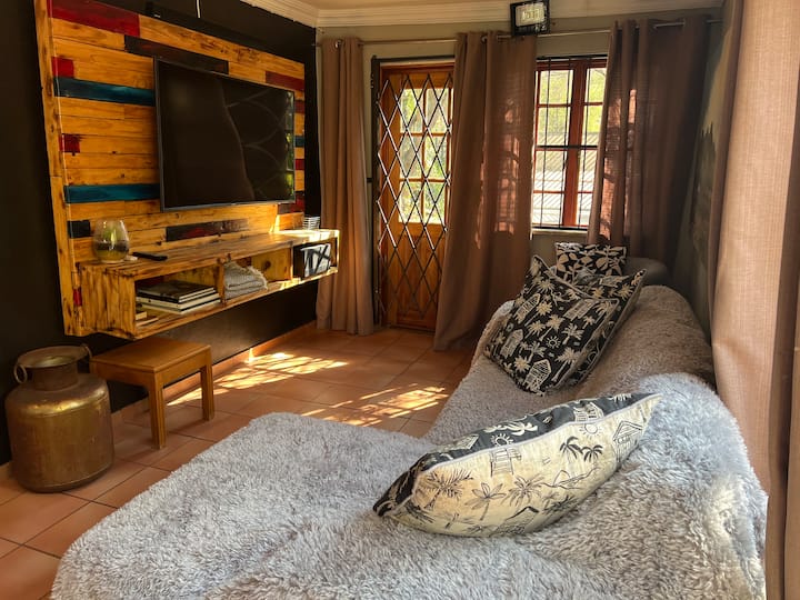 Gillford Gallery Accommodation Home Away From Home - Benoni