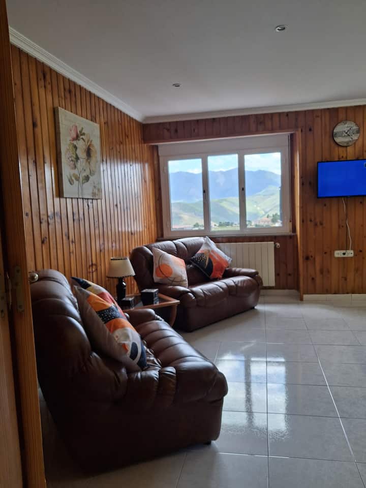 Espaciosa Casa Con Grandes Vistas  En La Uz Tineo - Tineo