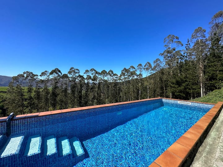 Espaciosa Casa Con Grandes Vistas  En La Uz Tineo - Tineo
