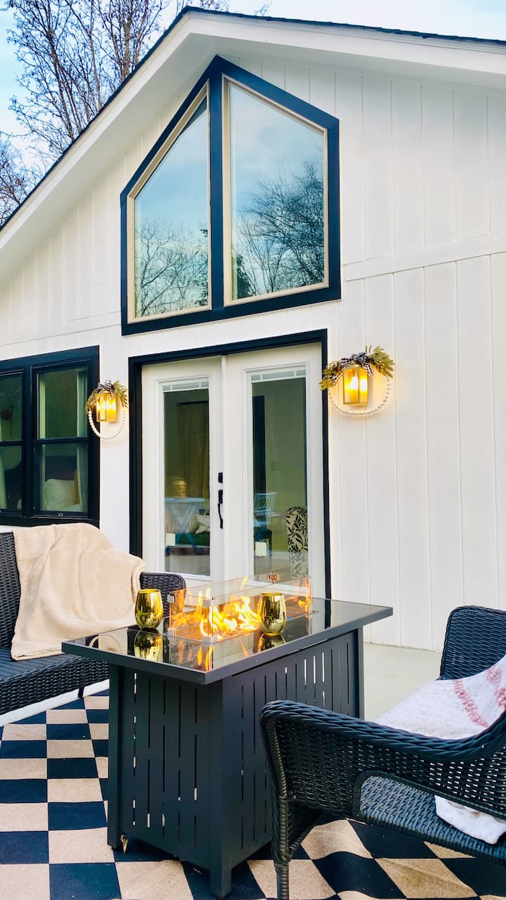 Golden Grove Woodland Retreat 
Spa Tub & Fire Pit - Arrington Vineyards, Arrington