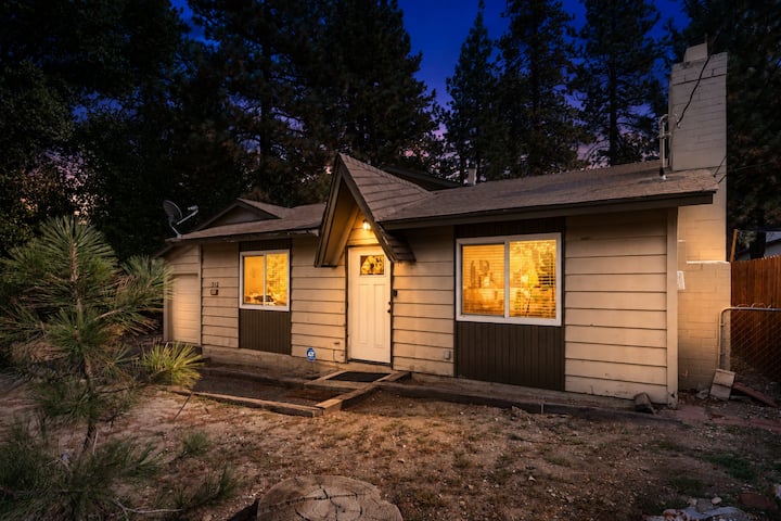 Golden Bear - Family Cabin, Mini Game Table, Fireplace, Barbecue - Big Bear, CA