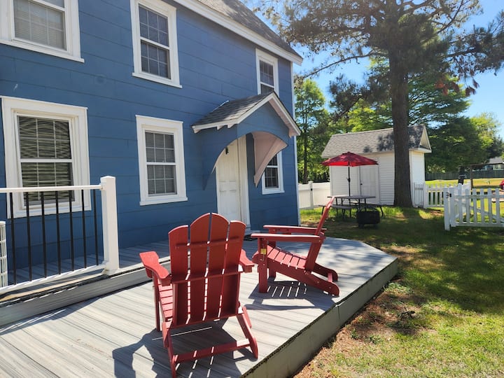 Moon Dreams Cottage | Downtown Chincoteague Gem W/ Porch, Walk To Shops - Chincoteague, VA
