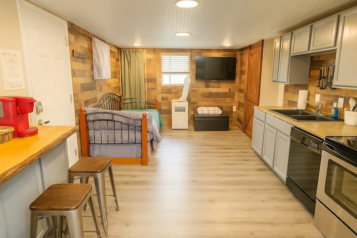 Cottage Studio - Cheyenne, WY