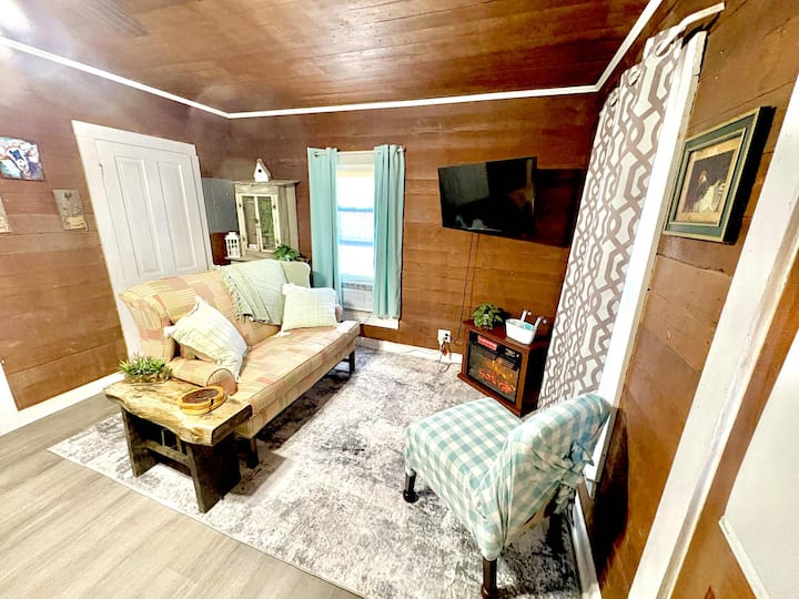 Cottage In The Country Within City Limits - McKinney, TX