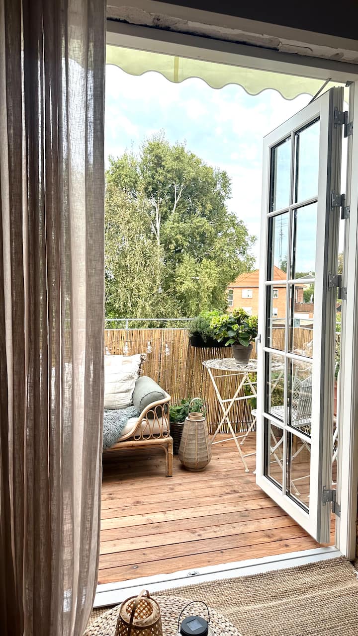 126 M2 - Smuk 2-plans Lejlighed M/altan - Odense