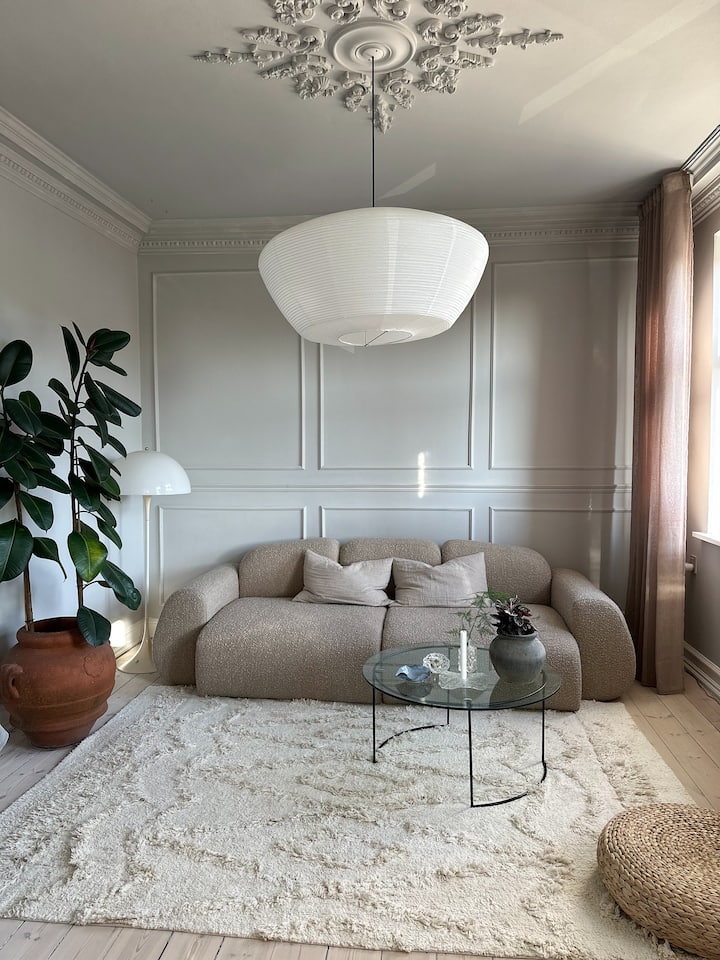 126 M2 - Smuk 2-plans Lejlighed M/altan - Odense