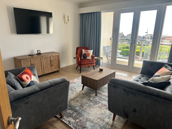 Great Modern Sea-view Apartment On The Promenade. - Lytham St Annes