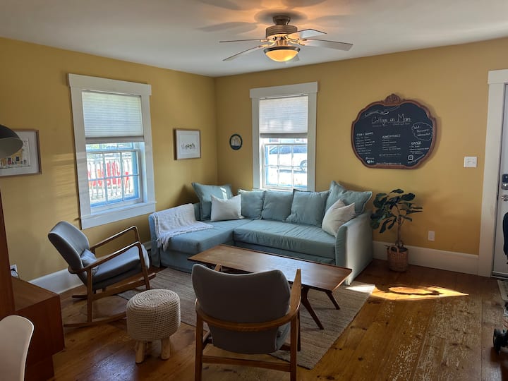 Charming Historic Cottage On Main In Mahone Bay - Lunenburg