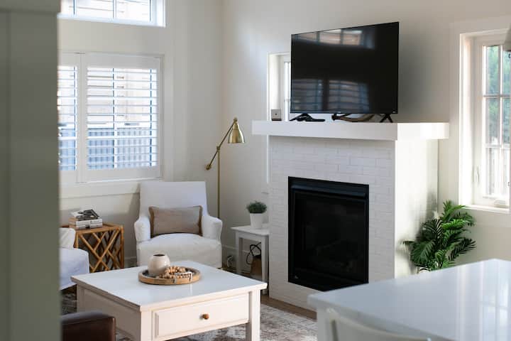 Charming 2 Bed/2 Bath House Close To Kghospital - Kelowna