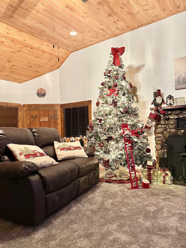 Holiday Decorated~newly Renovated Cabin~downtown! - Shaver Lake, CA