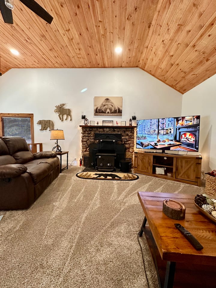 Charming And Cozy~downtown Location~guest Favorite - Shaver Lake, CA