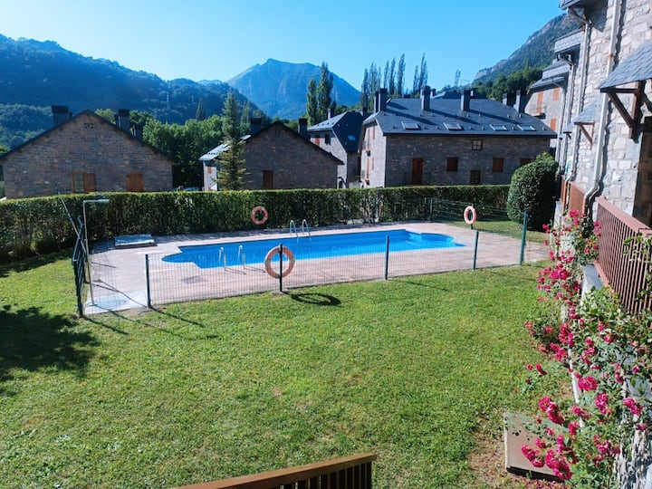 La Encina Acogedor Apartamento Con Piscina - Broto