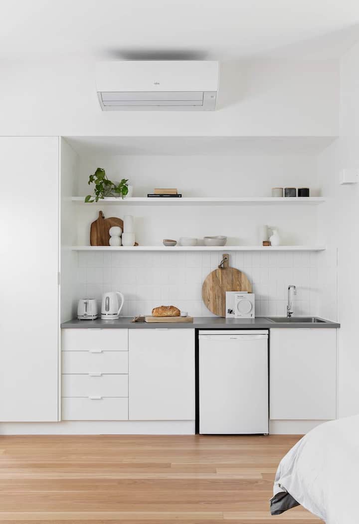 Contemporary Camperdown Studio - Camperdown