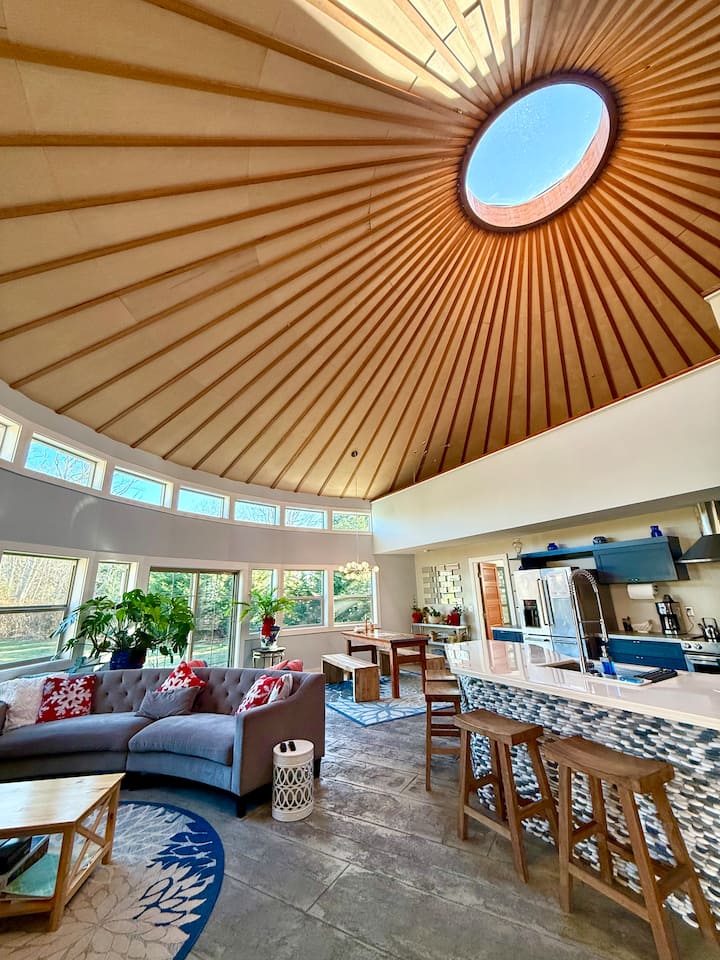 The Luxury Vineyard Yurt - 마서스비니어드