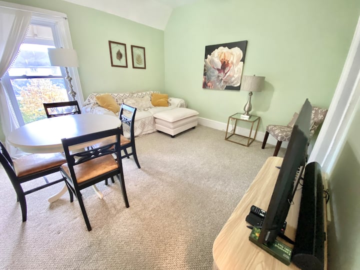 Peaceful Walkable 1 Queen Upper+parking+laundry - Buffalo, NY