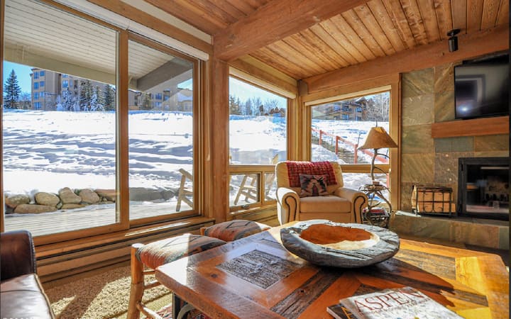 Beautiful 2 Bed/2 Bath Ski-in / Ski-out Condo - Snowmass Village, CO