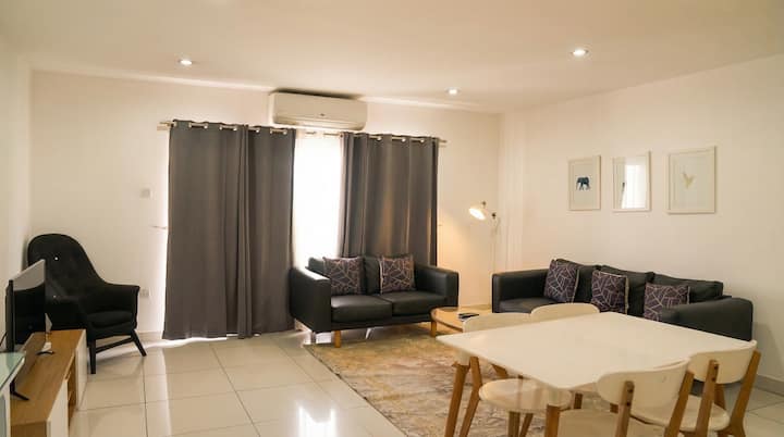 Lovely 3bedroom Serv Apartment @Gallery East Legon - 아크라