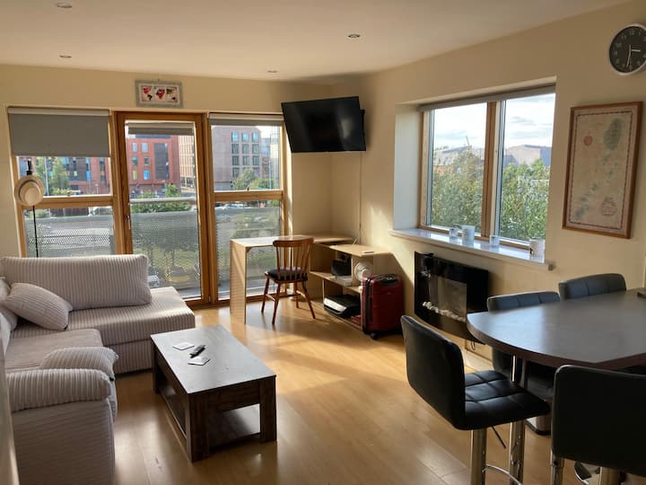 Modern Apartment, Central & Convenient - Wakefield