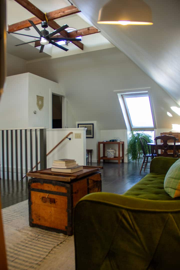 Cozy & Stylish Victorian Studio – Prime Location - North Beach, VT