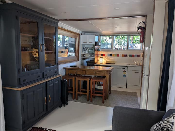 Leafy Hideaway - Waratah