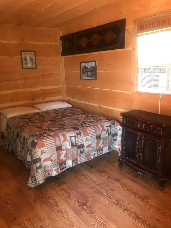 Custer’s Camphouse, Cute Cabin Near Mt. Rushmore. - South Dakota