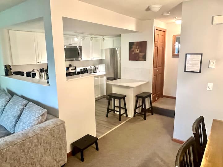 2-level Townhouse Close To Everything! - Whistler