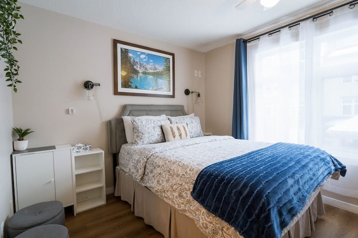 Stylish Hotel Room-parking/ac/gym/mountain Views - Canmore