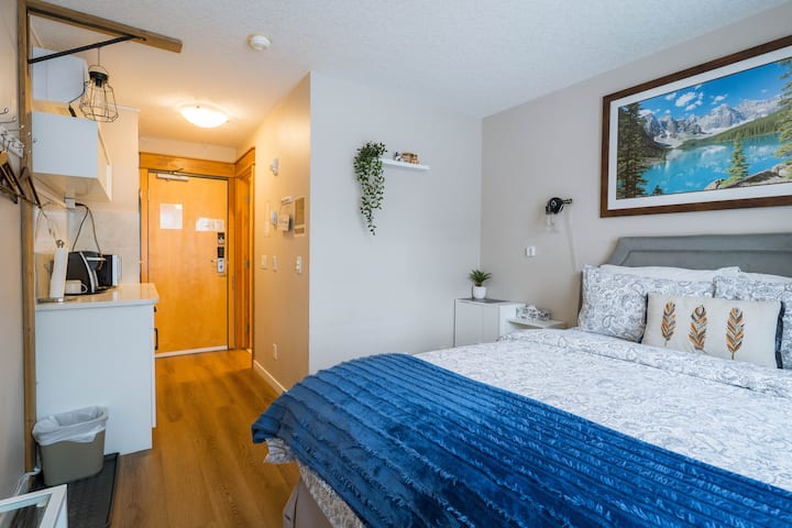 Cozy And Stylish Hotel Room-parking/ac/gym - Canmore