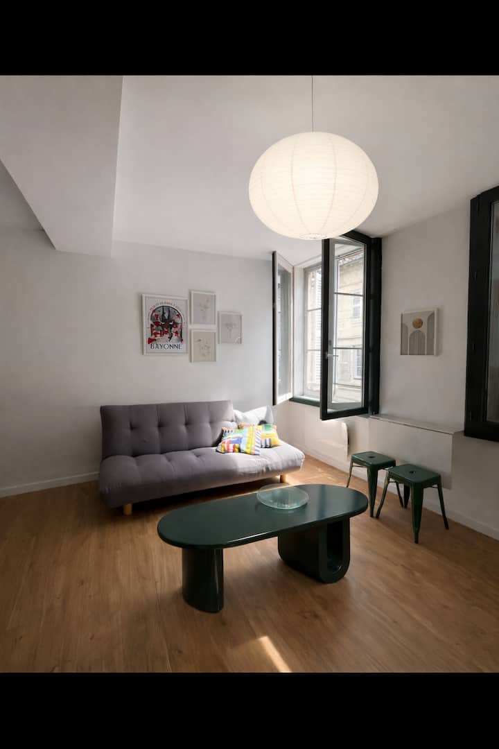 T2 Design Refait à Neuf Au Cœur De Bayonne - Bayona, Francia
