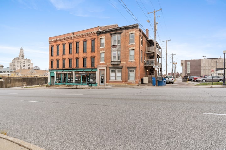A Slice Of Downtown Living! - Davenport