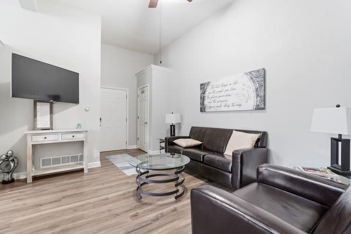 A Slice Of Downtown Living! - Carousel, Davenport