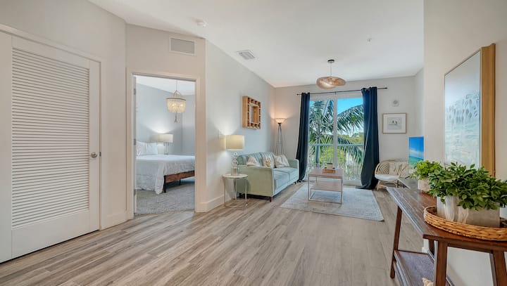 Downtown Apartment W/ Pool, Gym, & Coworking 329 - Sarasota, FL