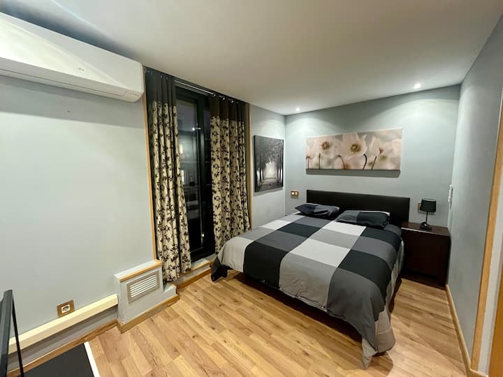 Central Location Newly Renovated Apt Next To Metro - Madrid