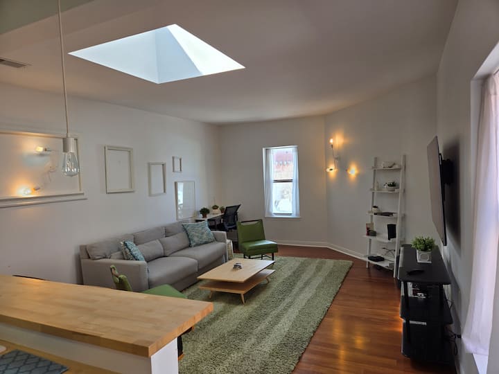Spacious Downtown Indy Massachusetts Ave Condo - Indianapolis, IN