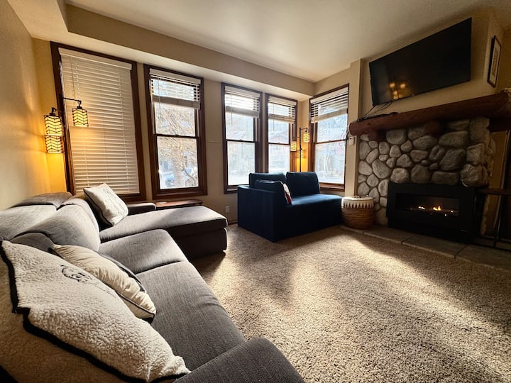 Spacious, Central Heating, Private, Mountain View’s - Mammoth Lakes, CA