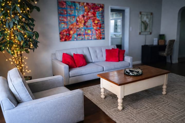 Charming Hideaway - Bakersfield, CA