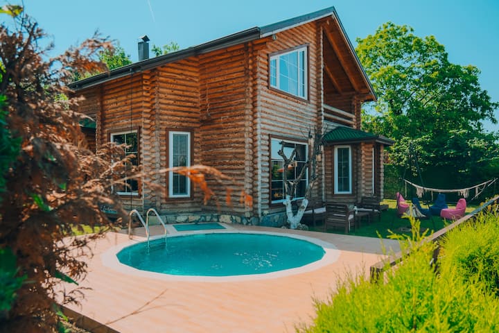 Göl Manzaralı  Sıcak Havuzlu Kütük Ev B1 - Sapanca