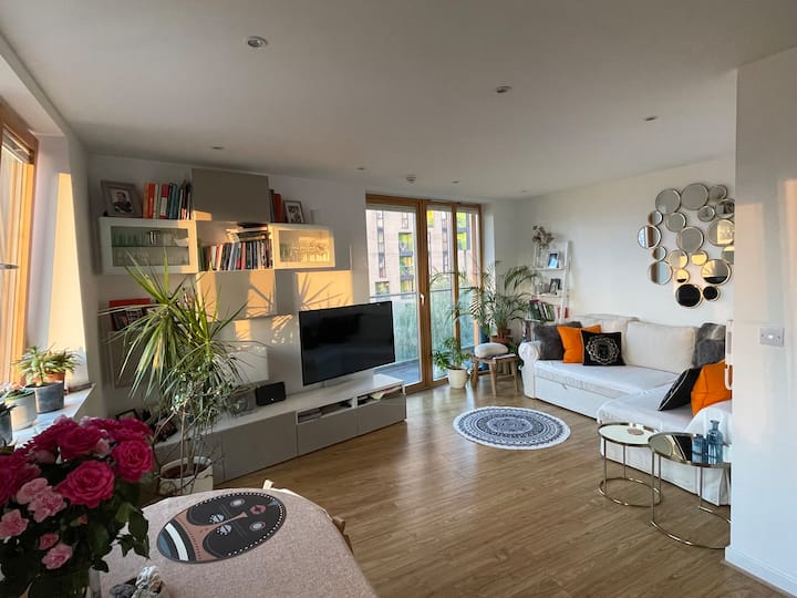 Double Bedroom With En-suite, Modern, Clean Flat - Barking