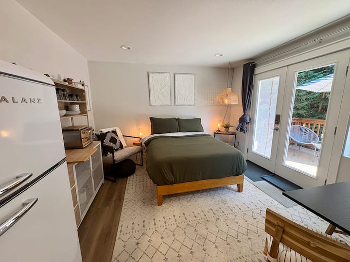 Beautiful Studio Apartment On The River - Kent, WA